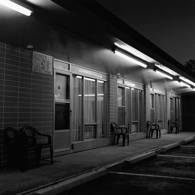 Σαμ Σέπαρντ – Χρονικά των μοτέλ – Πανδοχείο